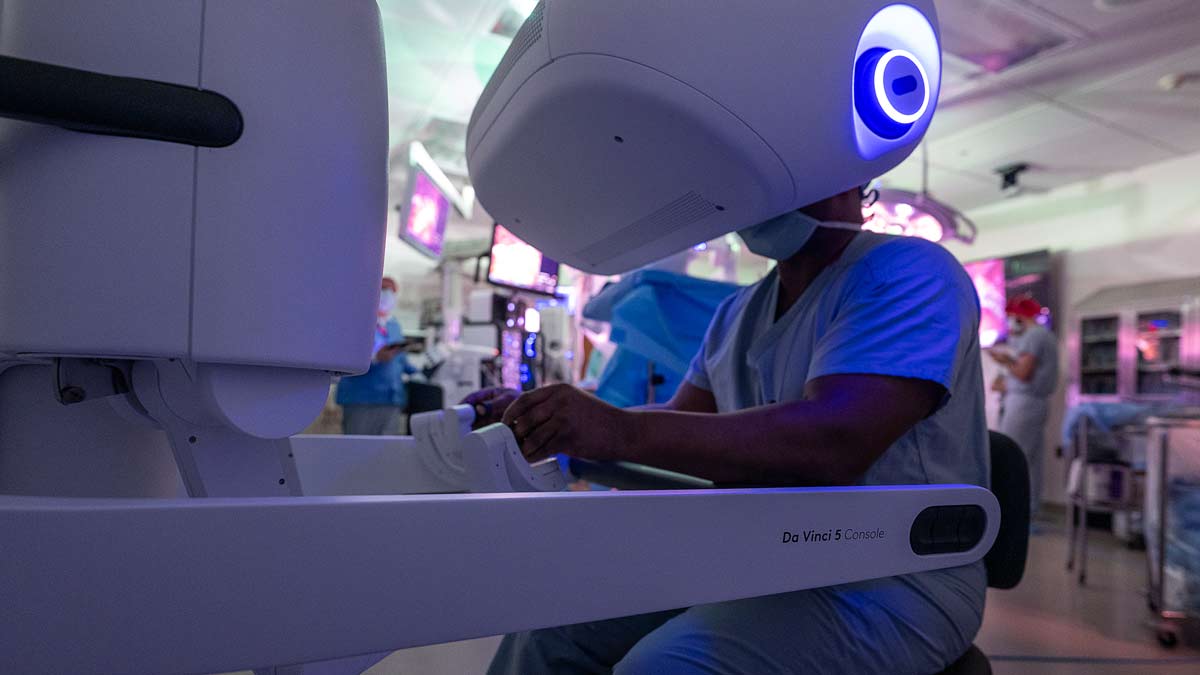 Da Vinci 5 ushers in next generation of robotic surgery | Ohio State ...