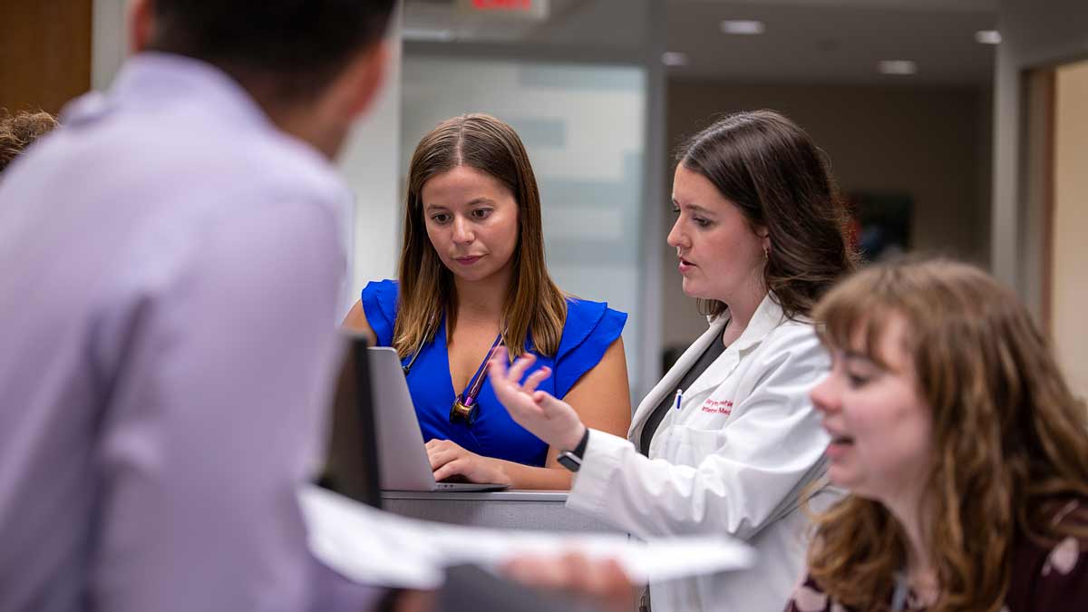 Health care students volunteer | Ohio State Health & Discovery